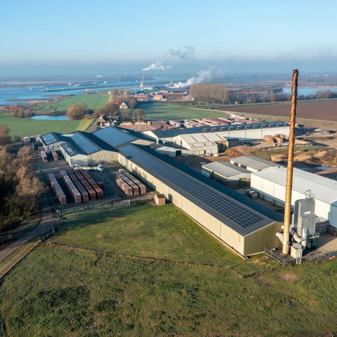 Zonnepanelen op Kijfwaard-fabrieken